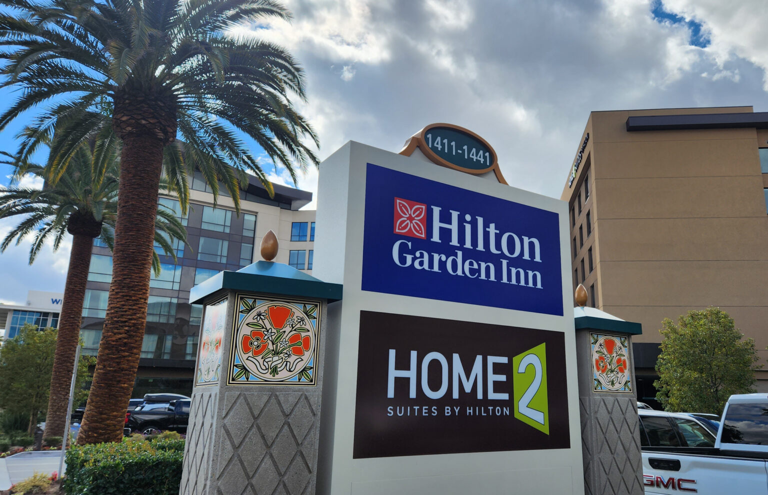 13 Best Harbor Blvd Hotels Across From Disneyland | Family Travel